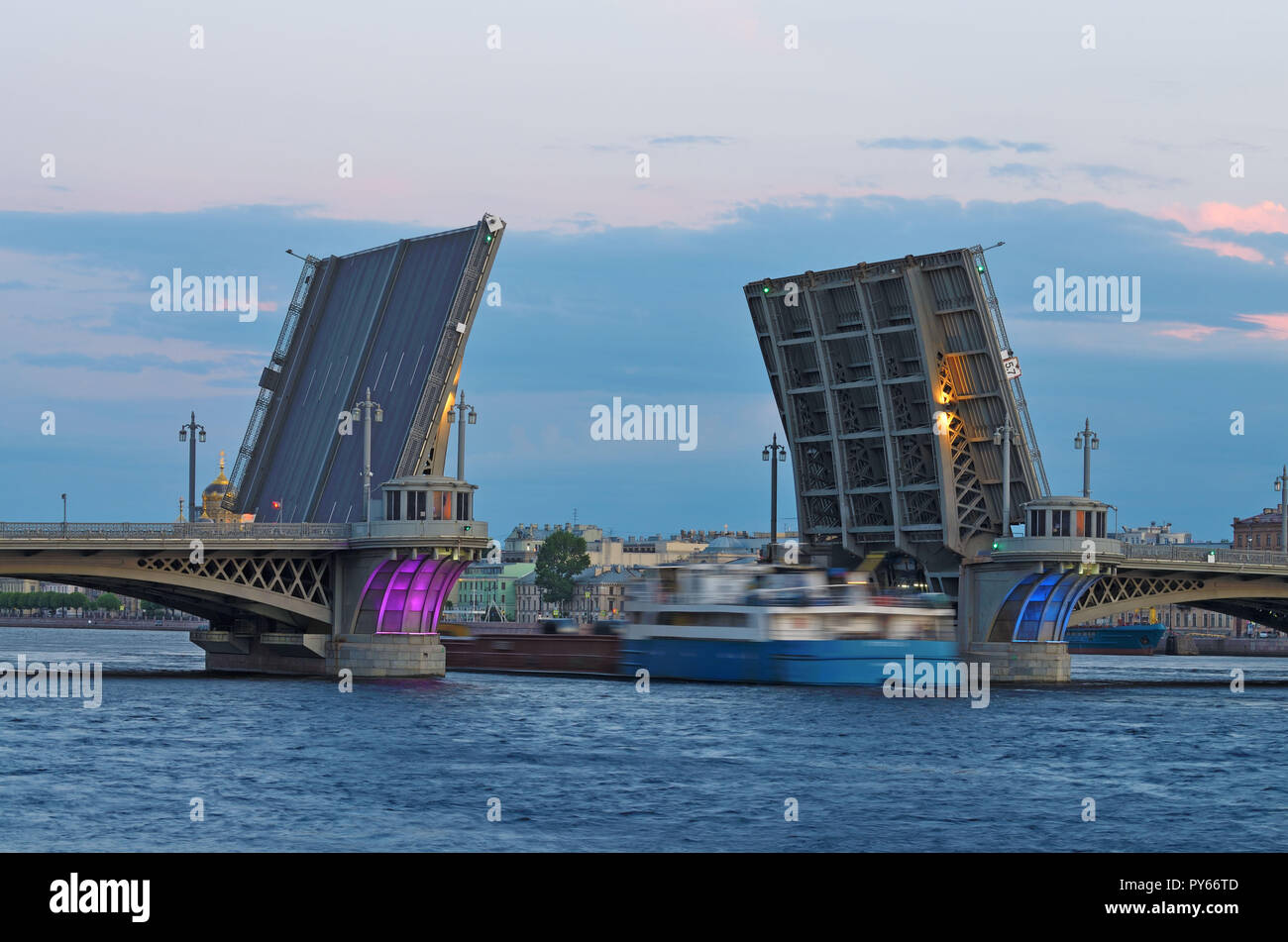 Drawbridges hi-res stock photography and images - Alamy
