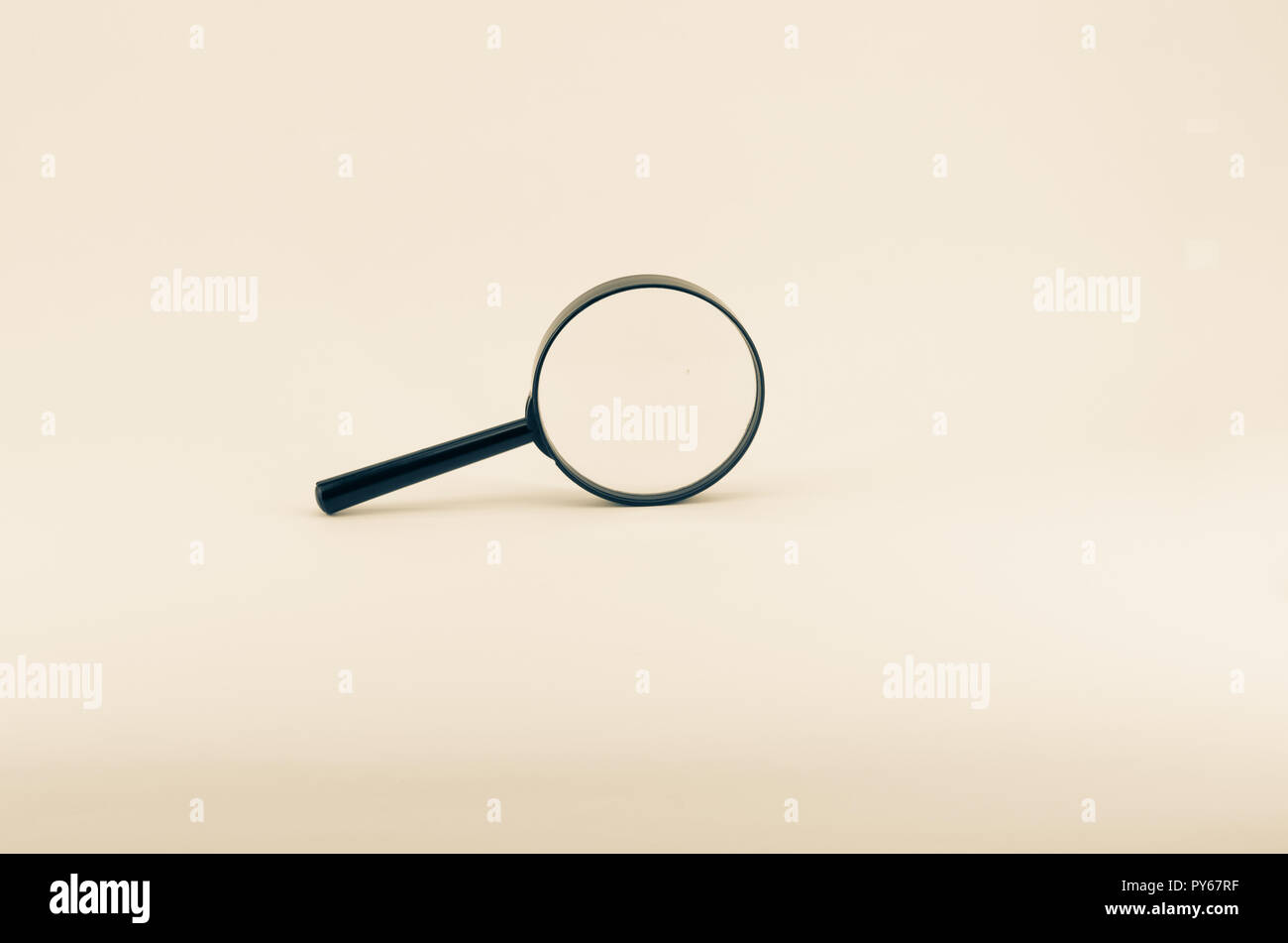 Magnyfing glass hi-res stock photography and images - Alamy