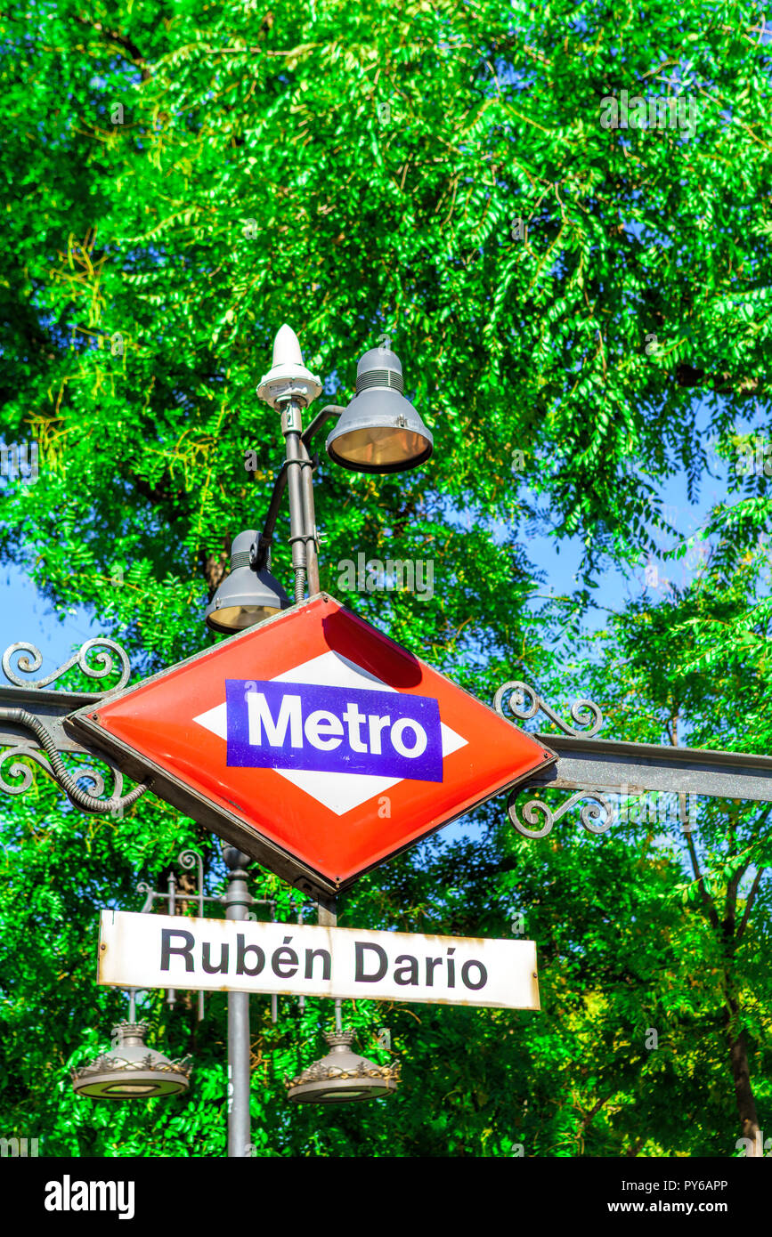 Madrid station sign hi-res stock photography and images - Alamy