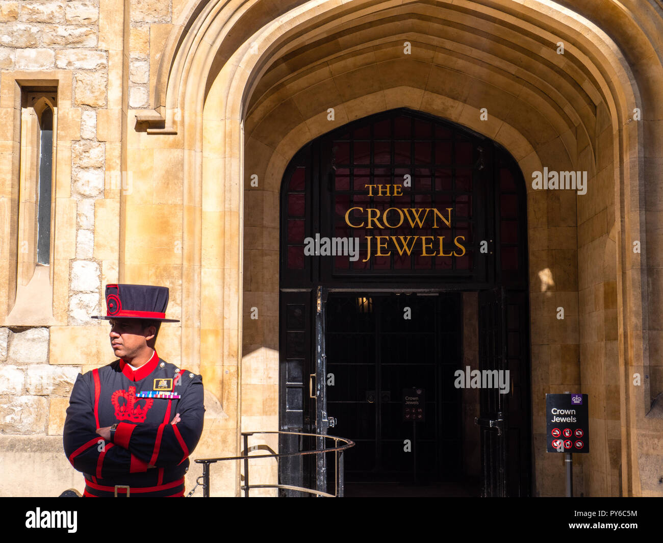 Beefeater, Standing Guard, Outside The Crown Jewels, Waterloo Block ...