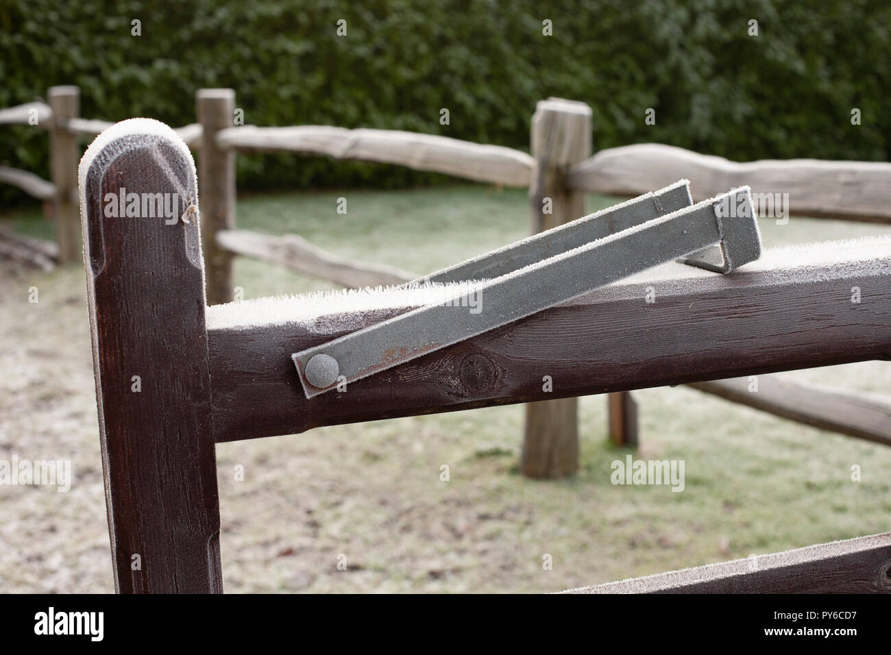 Wooden Paddock Gate High Resolution Stock Photography and Images - Alamy