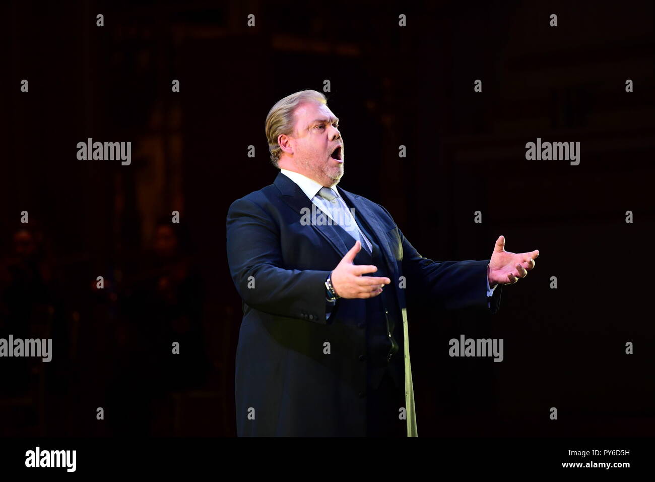 Gala concert buckingham palace hi-res stock photography and images - Alamy