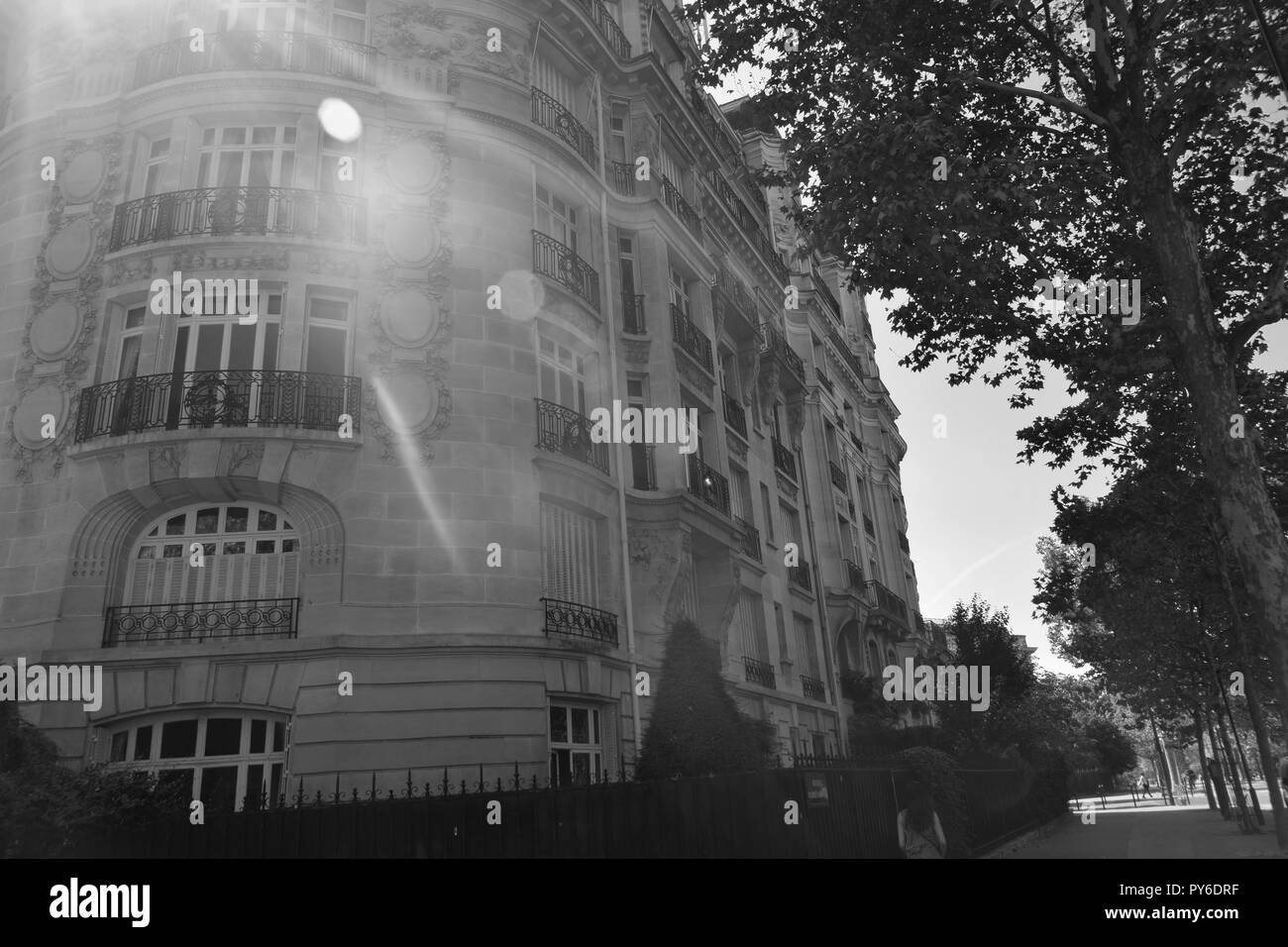 Black and white of the sun beaming down Stock Photo - Alamy