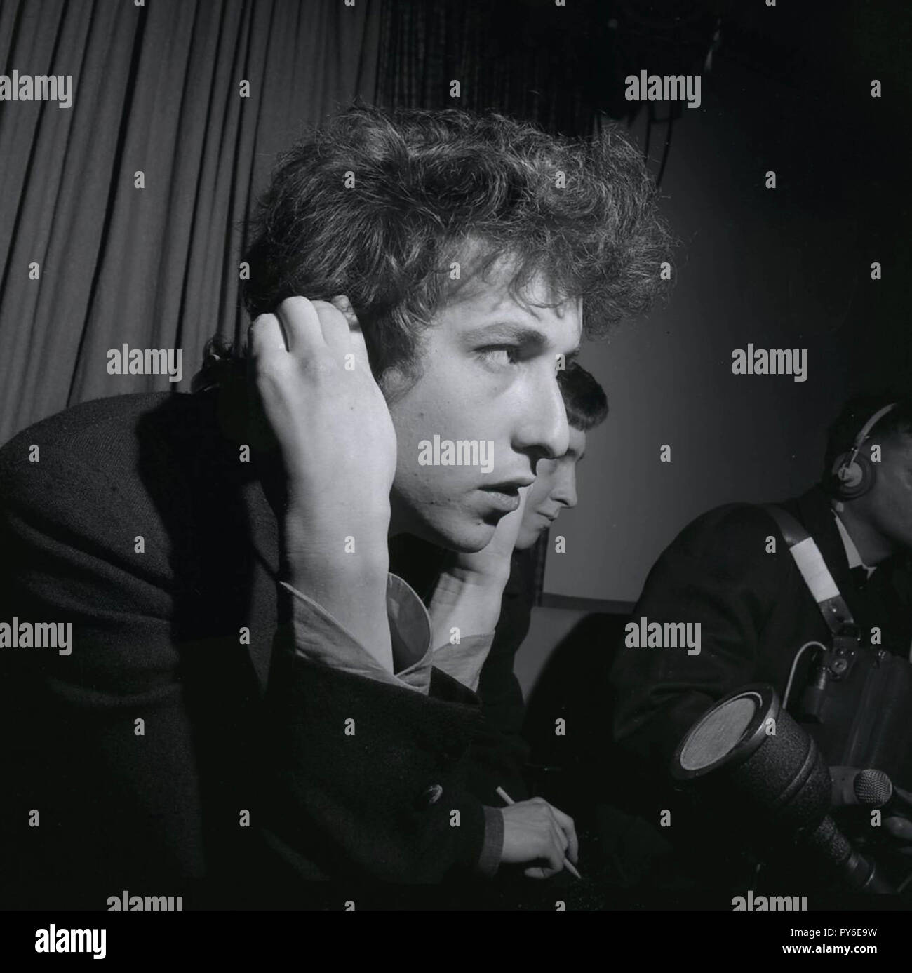 Bob dylan 1965 hi-res stock photography and images - Alamy