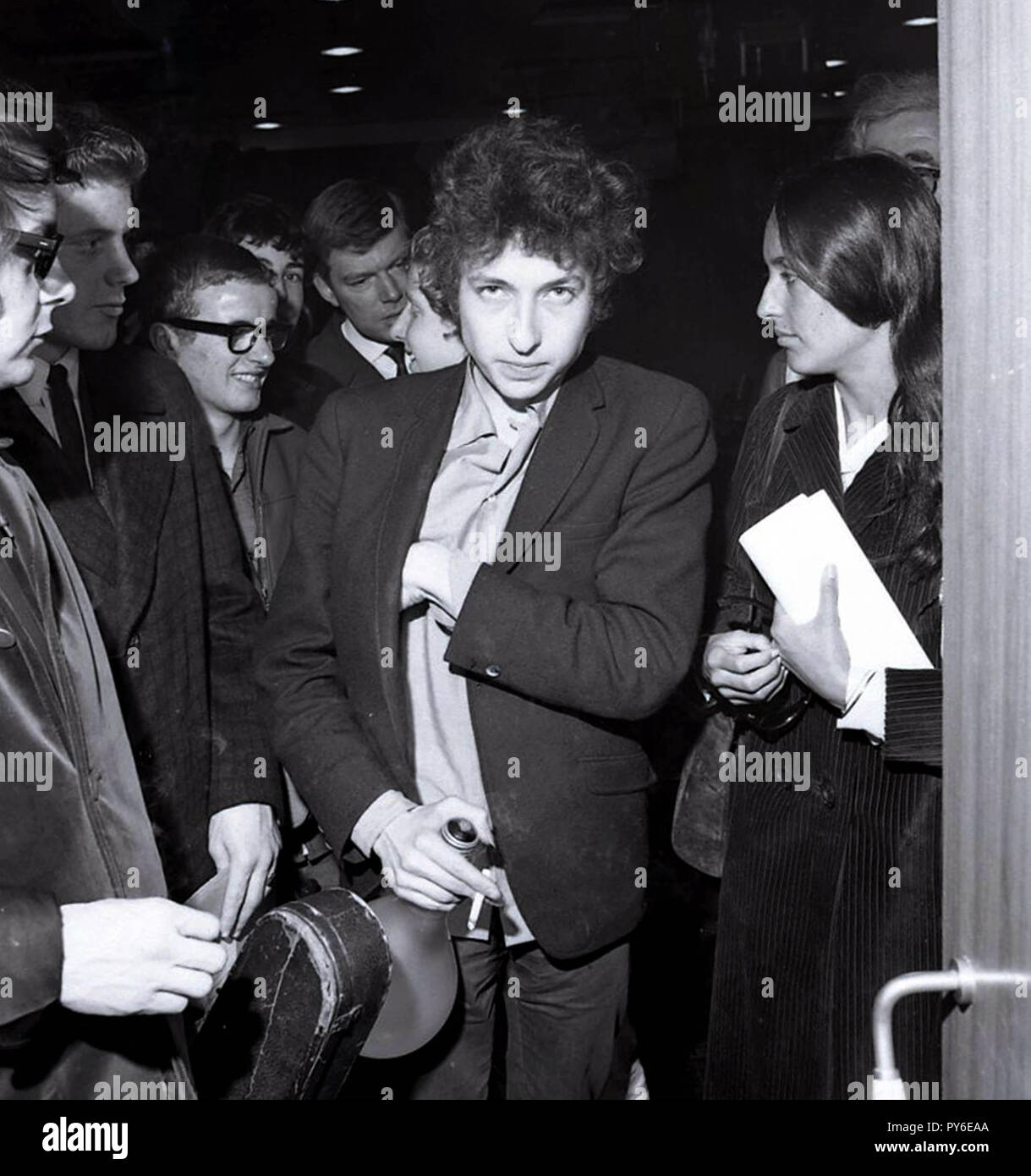 Bob dylan 1965 hi-res stock photography and images - Alamy