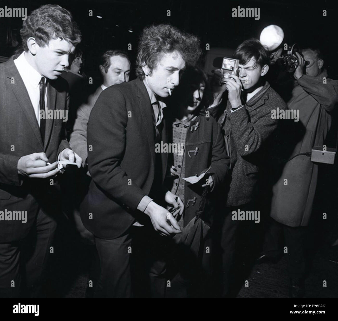 Bob dylan 1965 hi-res stock photography and images - Alamy