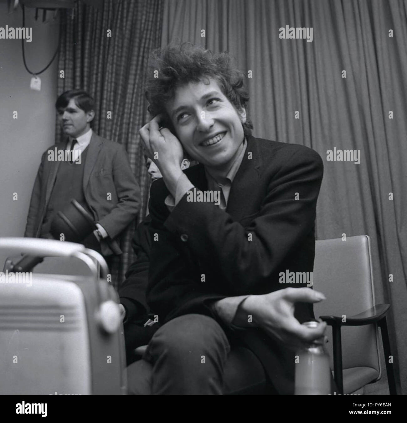 Bob dylan 1965 hi-res stock photography and images - Alamy