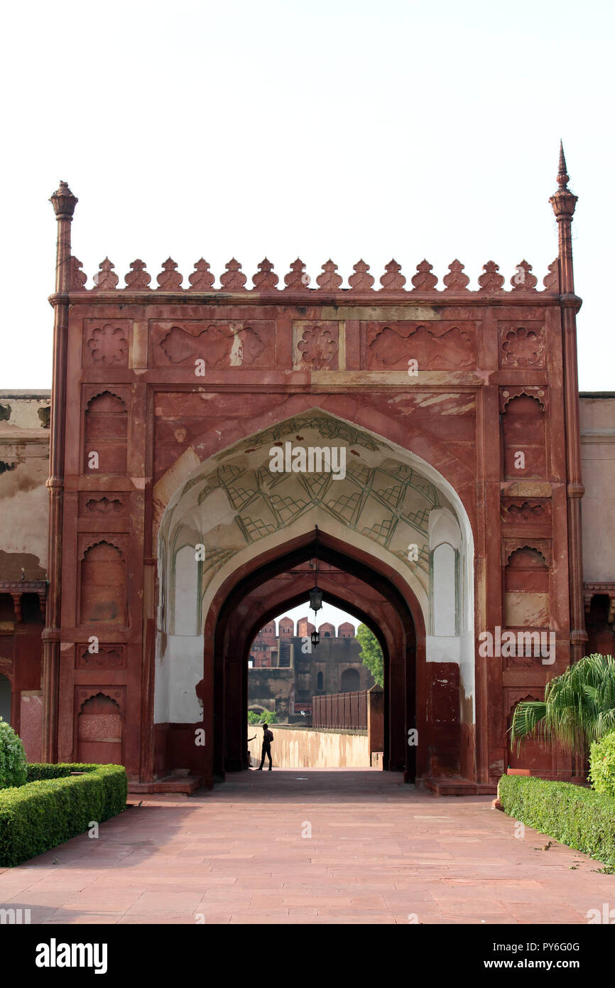 The magnificent detail of architecture inside the complex of Agra Fort ...