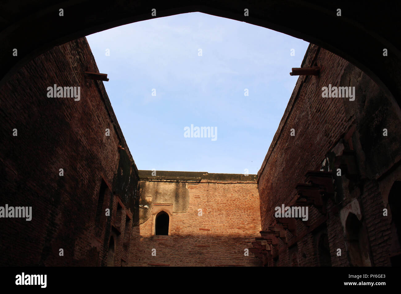 the architecture of courtyards and gardens inside the complex of Agra ...