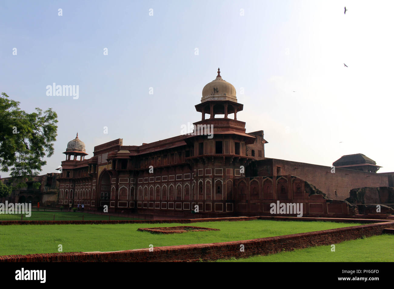 The magnificent detail of architecture inside the complex of Agra Fort ...