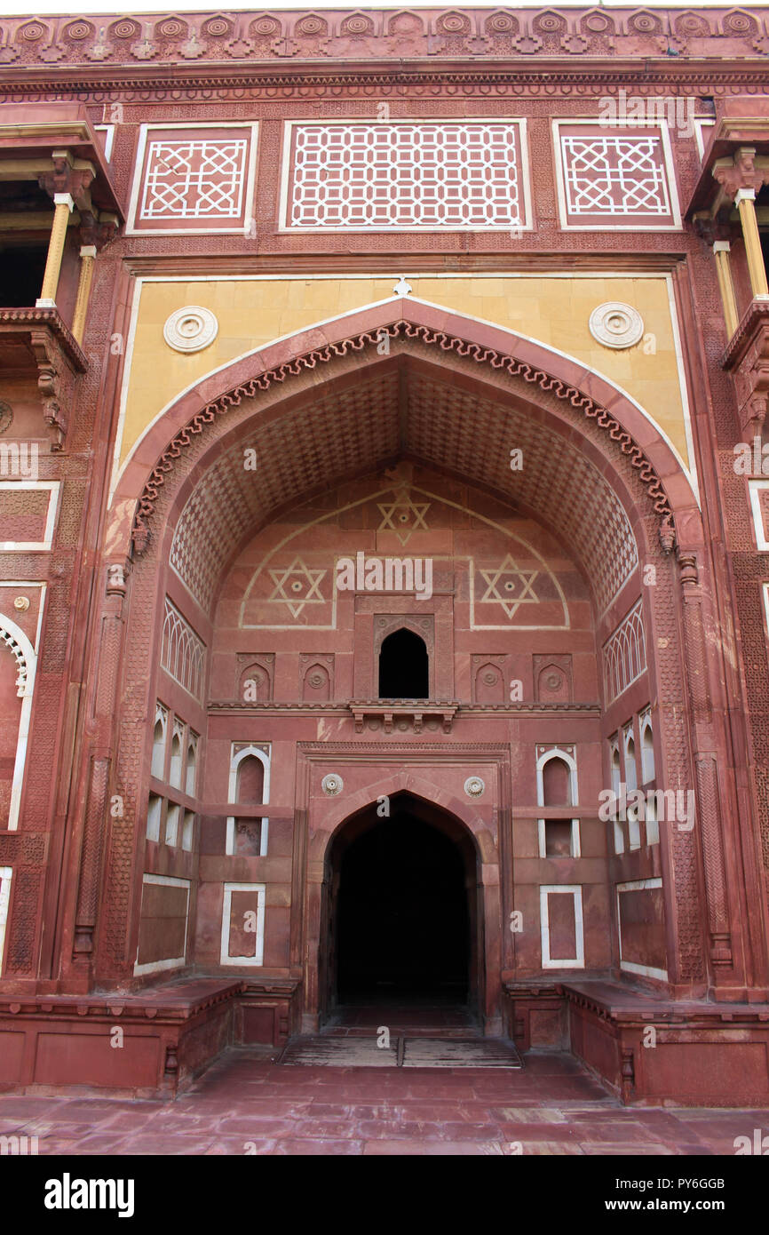 The magnificent detail of architecture inside the complex of Agra Fort ...