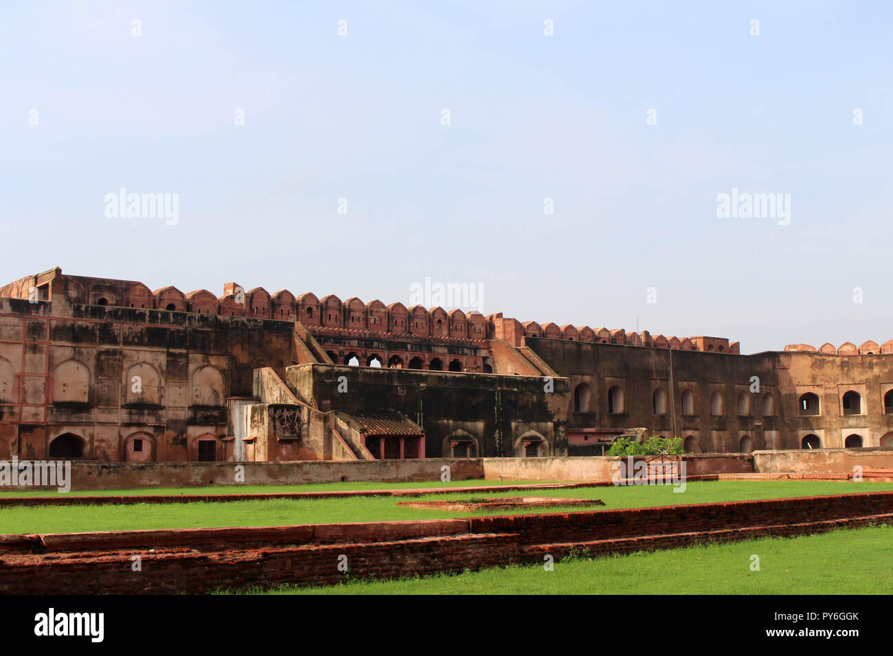 The magnificent detail of architecture inside the complex of Agra Fort ...