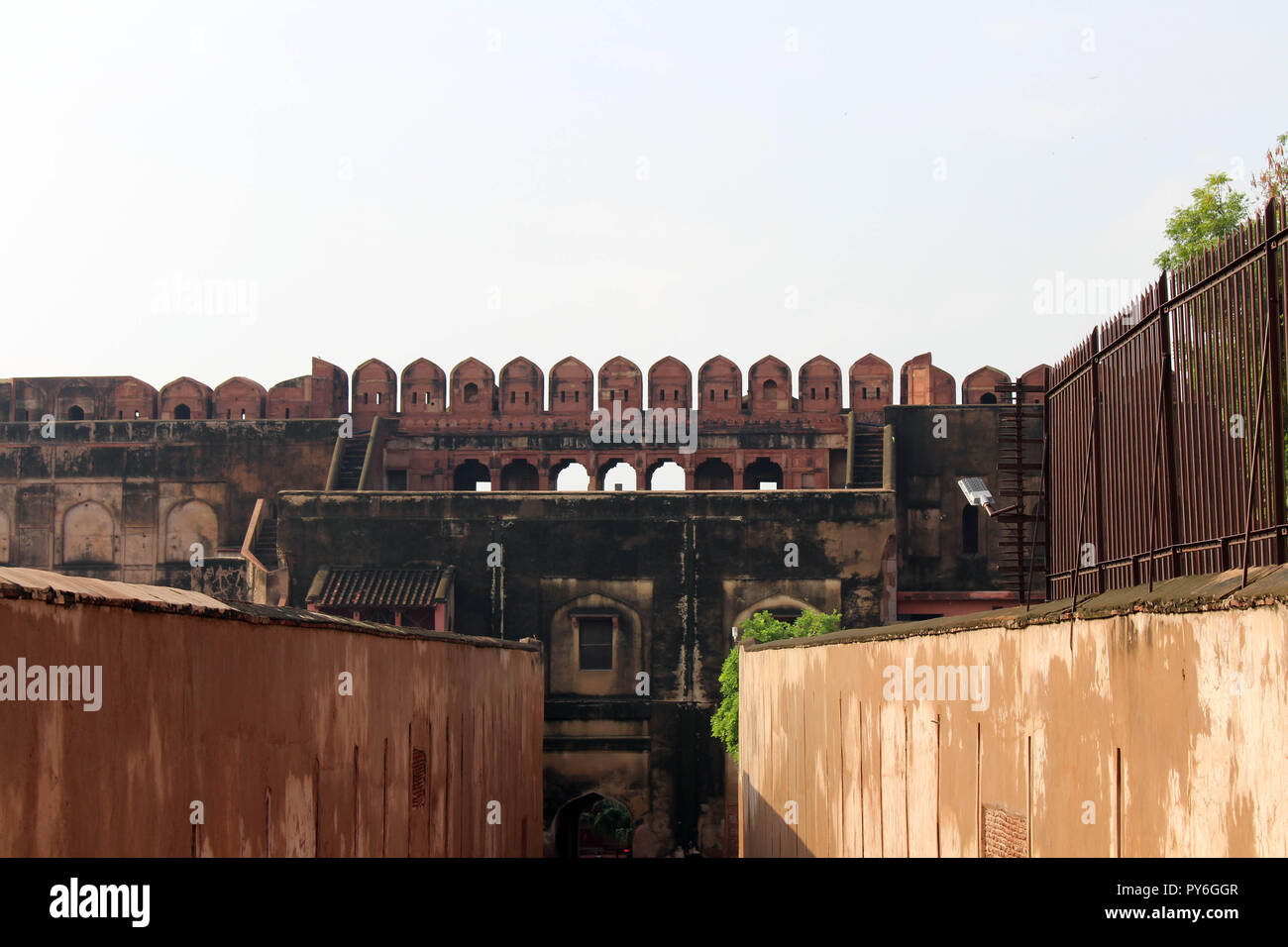 The magnificent detail of architecture inside the complex of Agra Fort ...