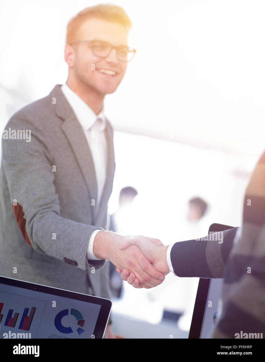 welcome handshake financial partners Stock Photo - Alamy