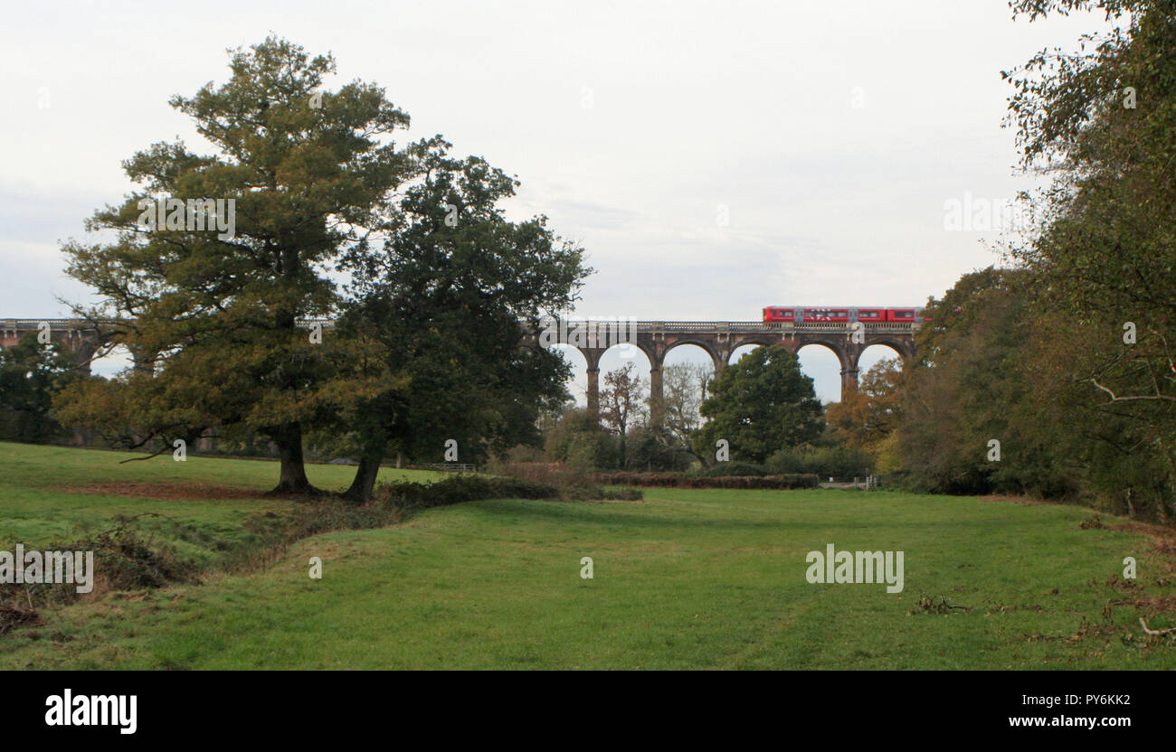 Viaduto ferroviário hi-res stock photography and images - Alamy