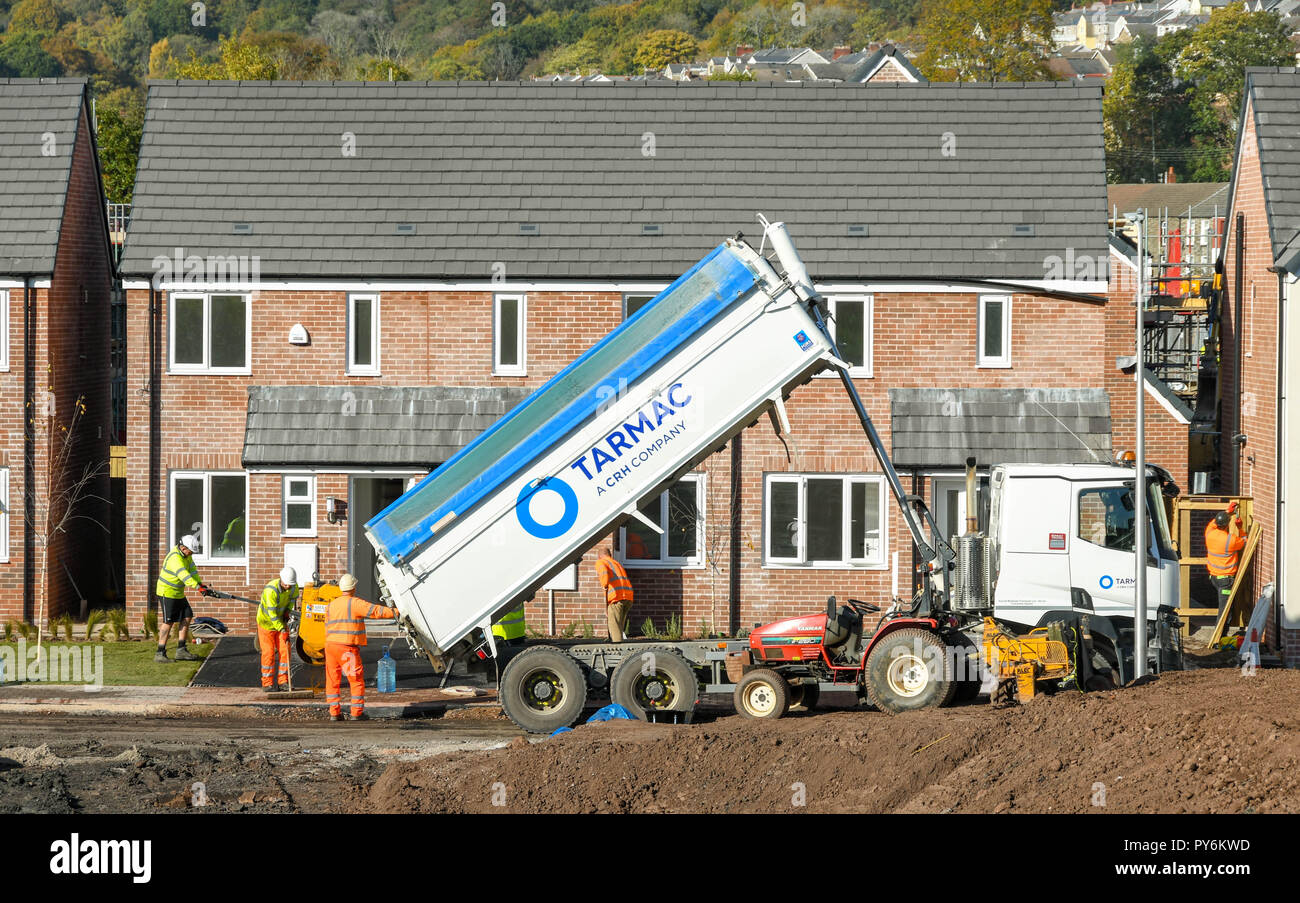Tarmac Truck High Resolution Stock Photography and Images - Alamy