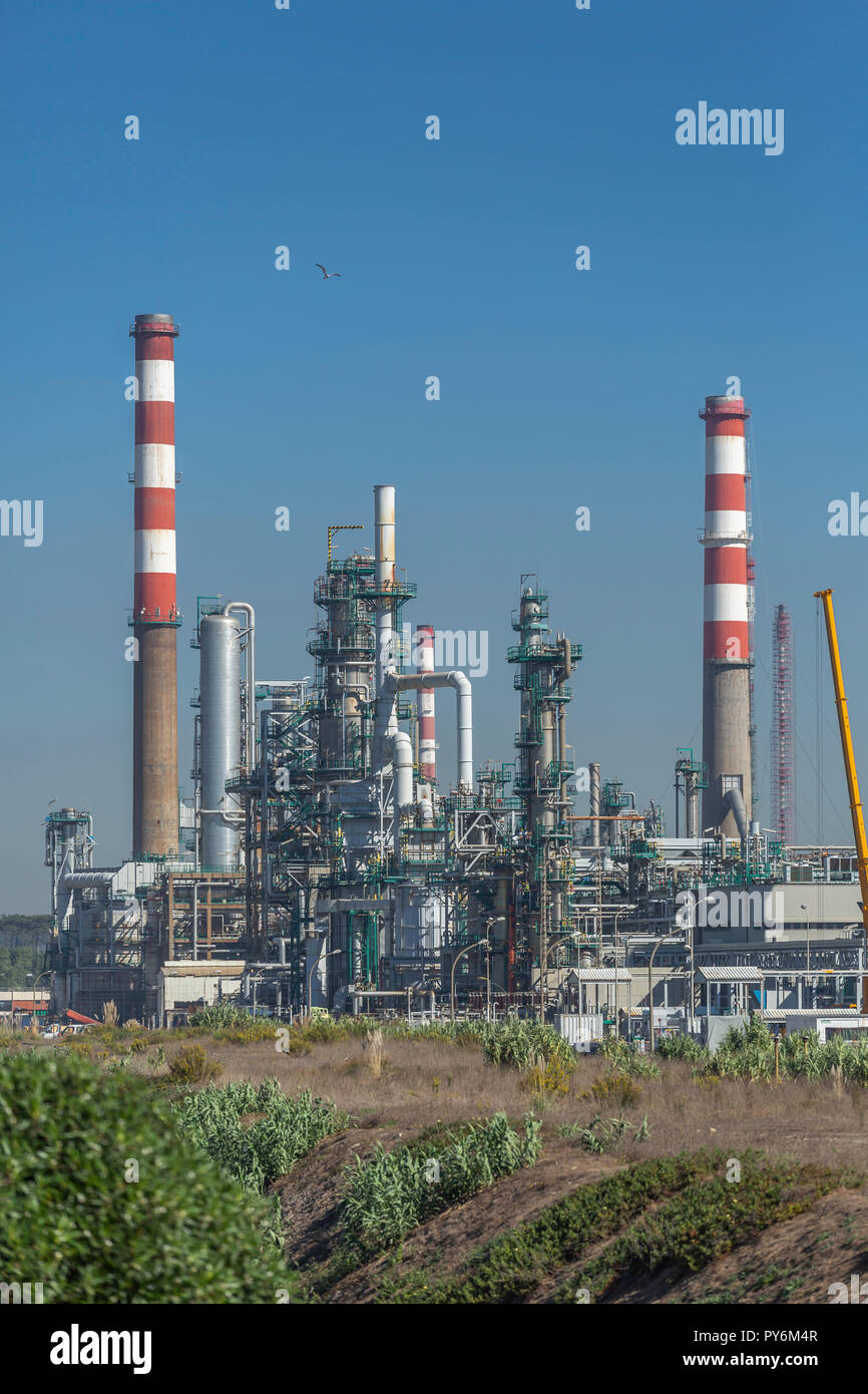 Industry theme, full view, industrial complex of oil refinery, with ...