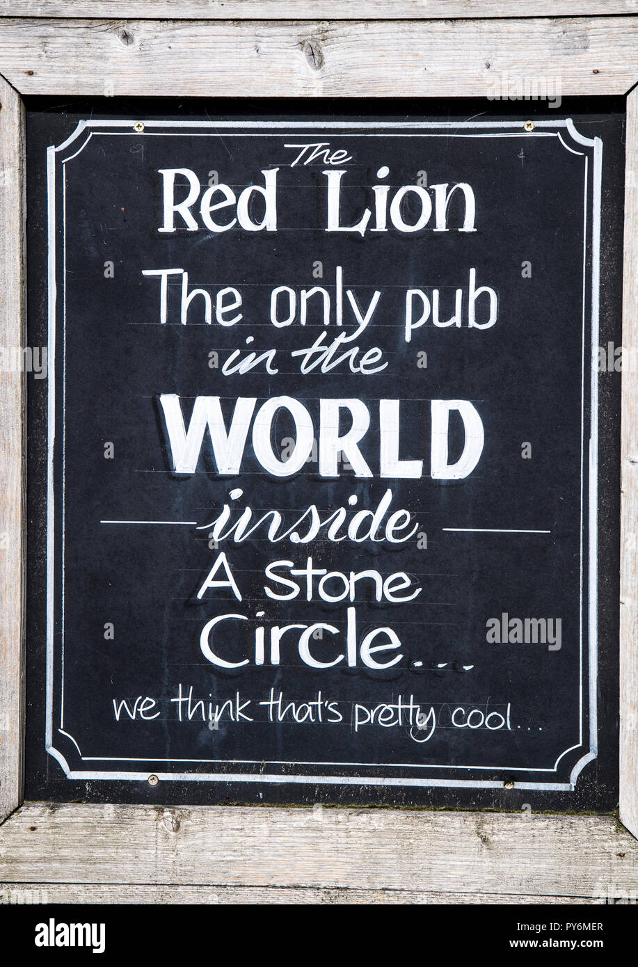 Sign outside the Red Lion pub in Avebury, Wiltshire, England, UK Stock ...
