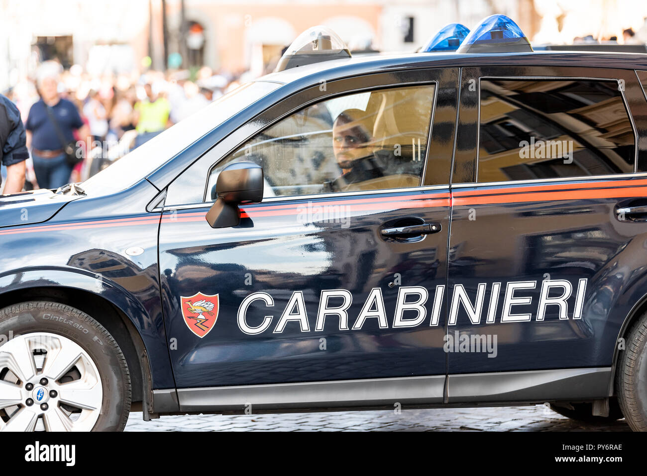 Man italian policeman carabinieri hi-res stock photography and images ...