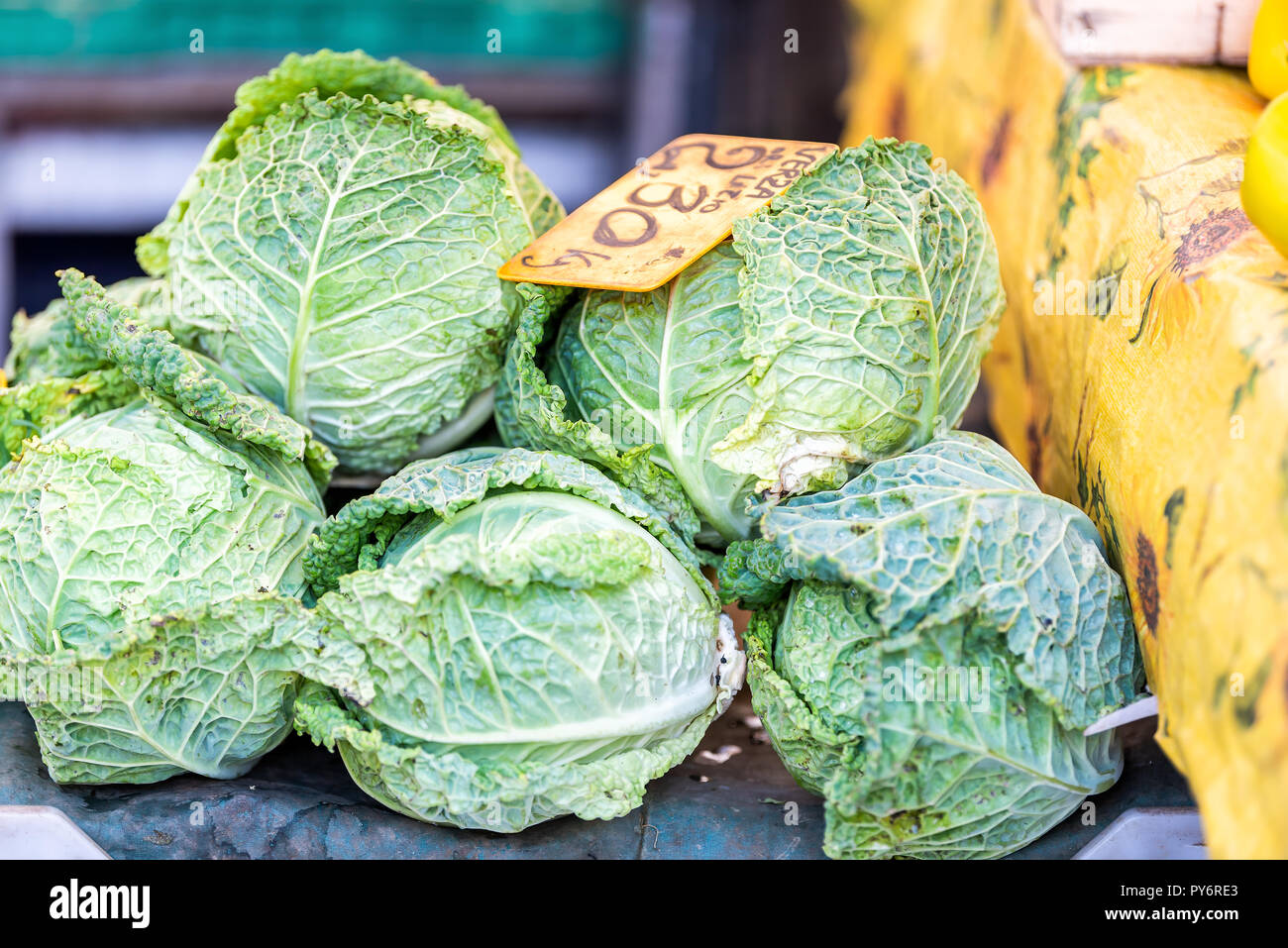 Cabbage market pile hi-res stock photography and images - Alamy