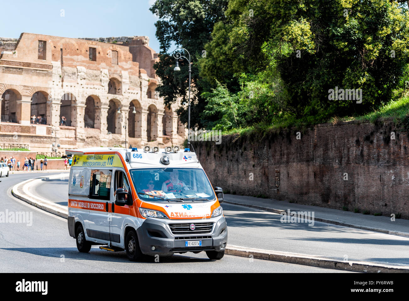 Italian ambulance emergency car hi-res stock photography and images - Alamy