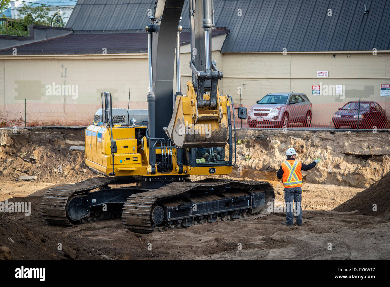 Fall construction hi-res stock photography and images - Alamy