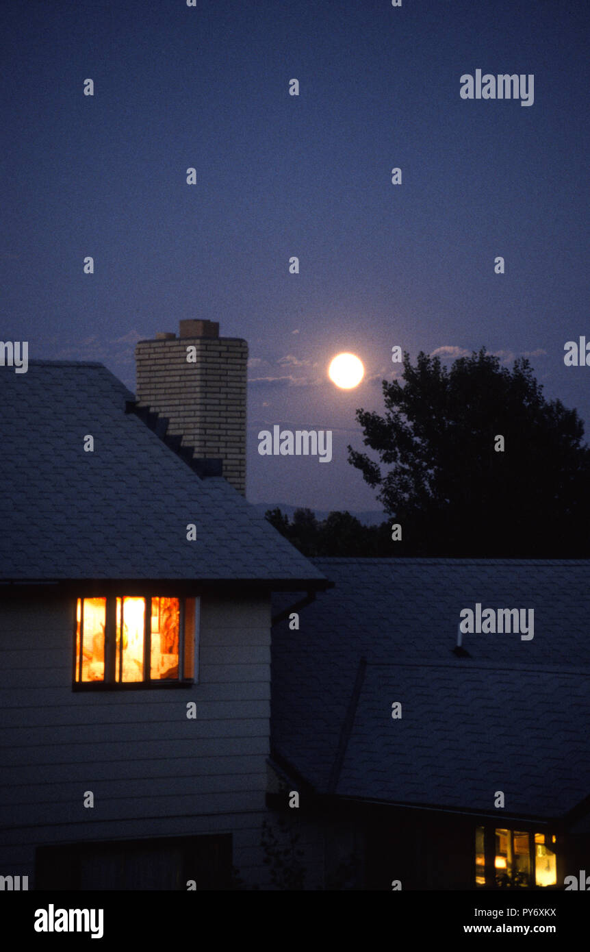Moonrise over the suburbs hi-res stock photography and images - Alamy