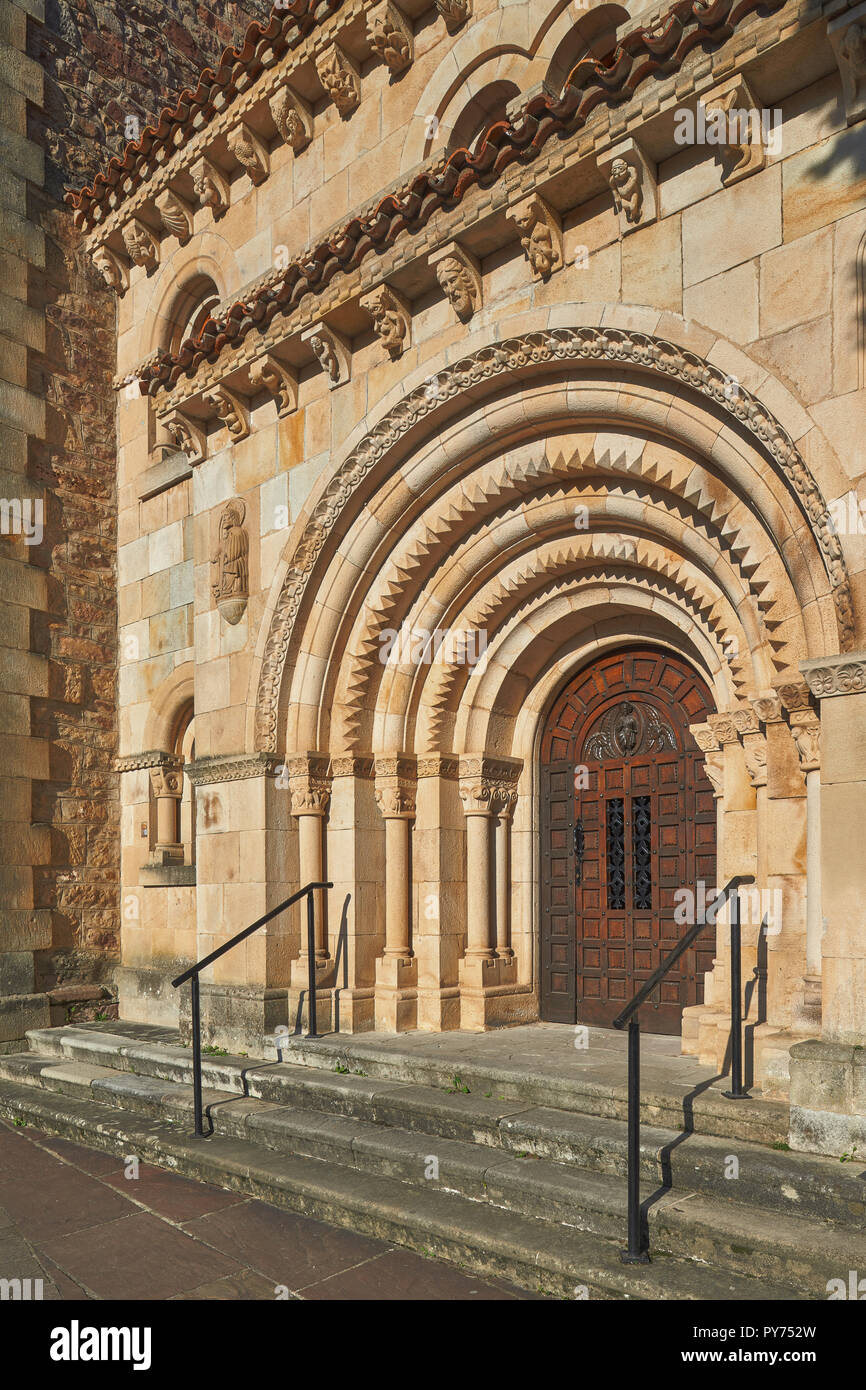 Neo romanesque hi-res stock photography and images - Alamy