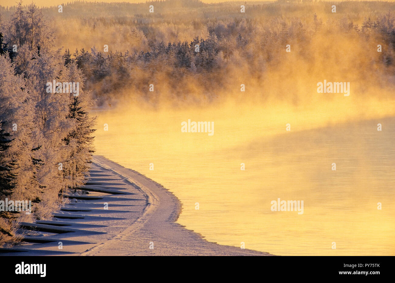 Non freezing river hi-res stock photography and images - Alamy