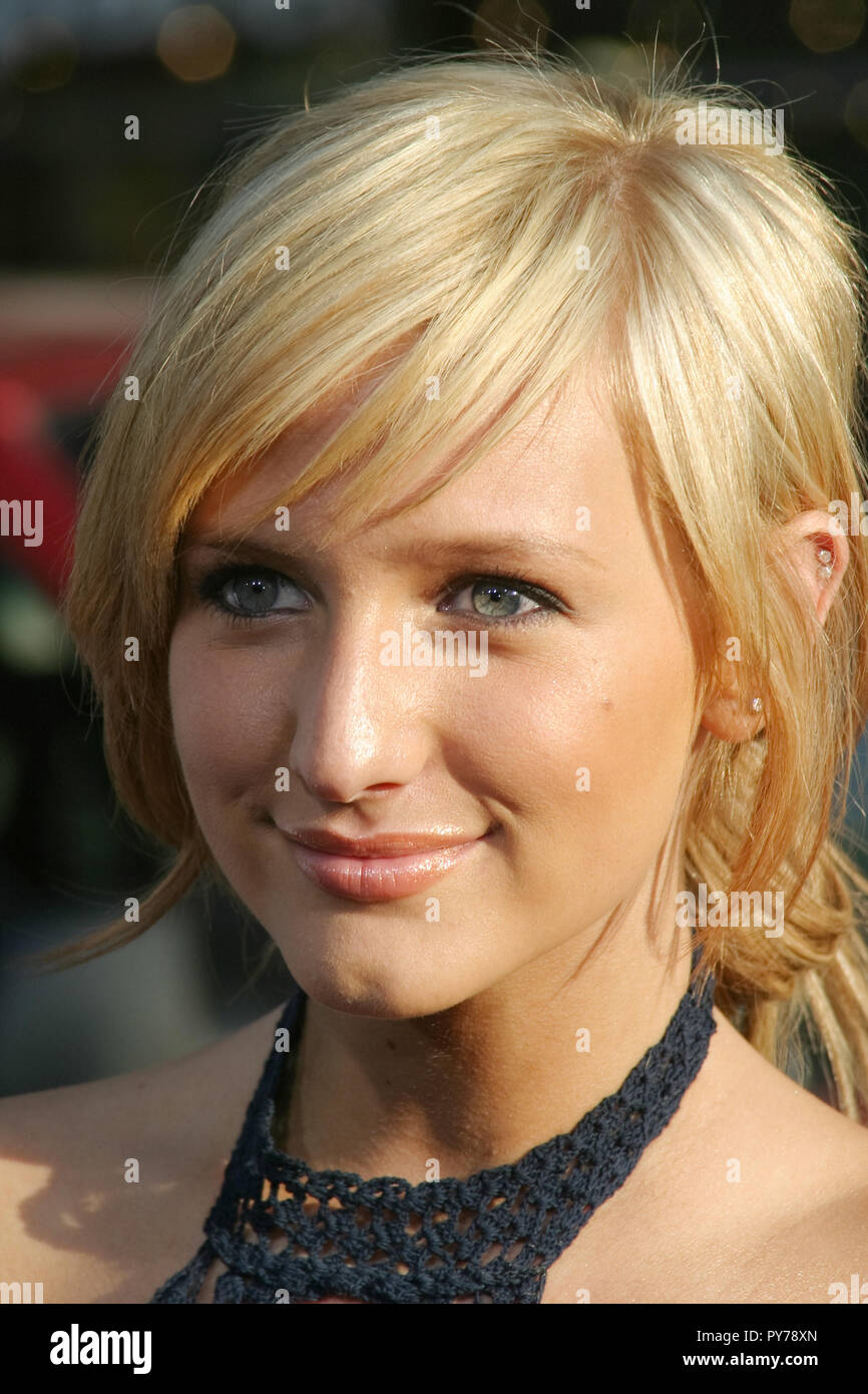 Ashlee Simpson 07/28/05 "The Dukes of Hazzard"Premiere @ Grauman's ...