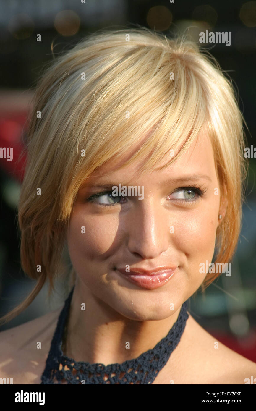 Ashlee Simpson 07/28/05 "The Dukes of Hazzard"Premiere @ Grauman's ...