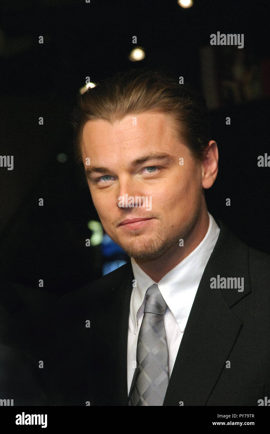 Aviator leonardo dicaprio hi-res stock photography and images - Alamy
