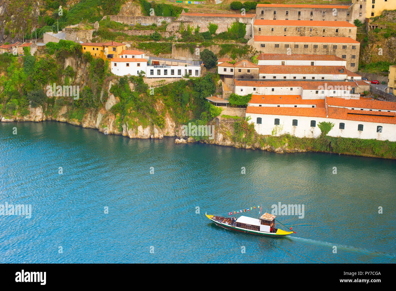 Aerial excursion boat hi-res stock photography and images - Alamy