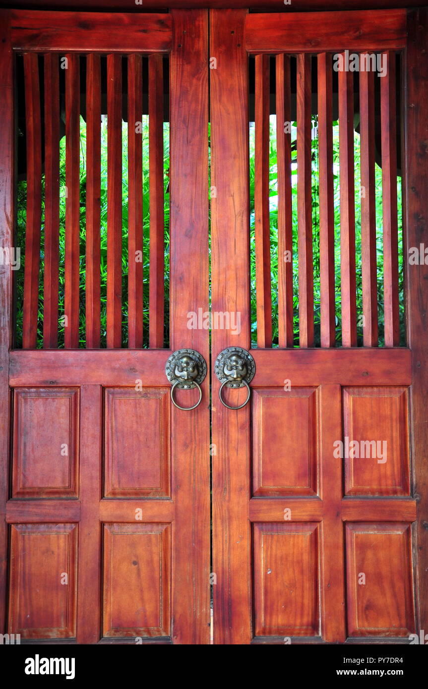 the door in the pagoda Stock Photo - Alamy
