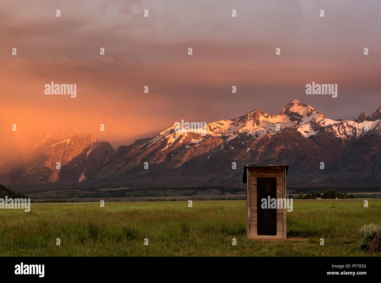 Old outhouse hi-res stock photography and images - Alamy
