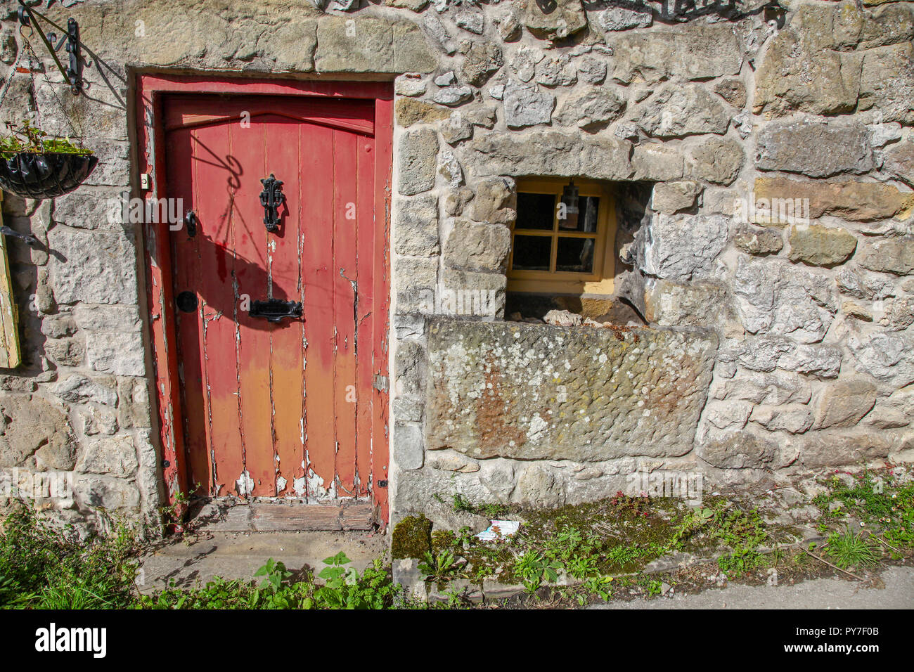Small Stone Cottage High Resolution Stock Photography and Images - Alamy
