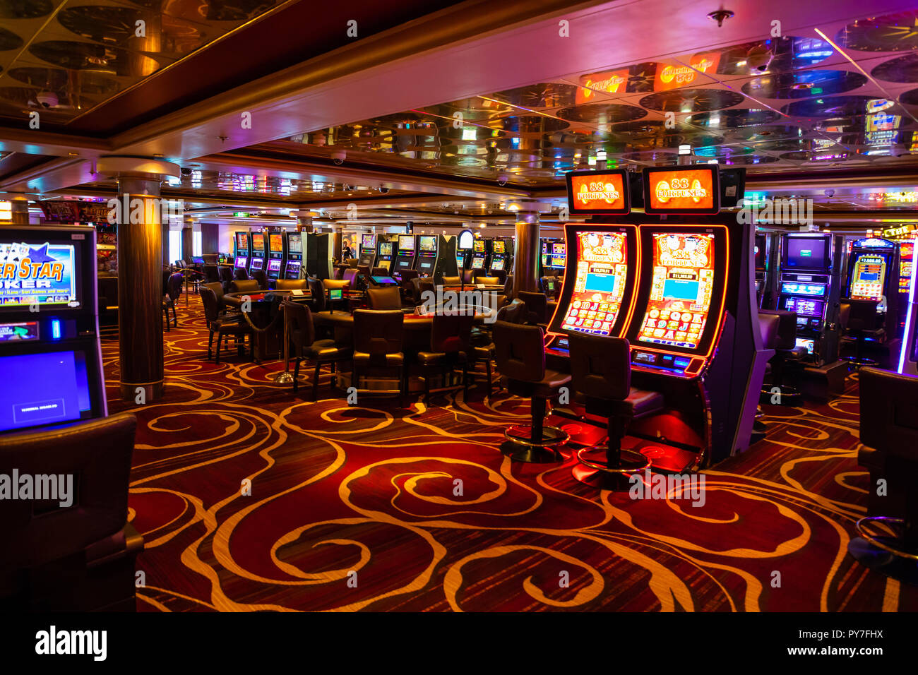 Empty casino table hi-res stock photography and images - Alamy
