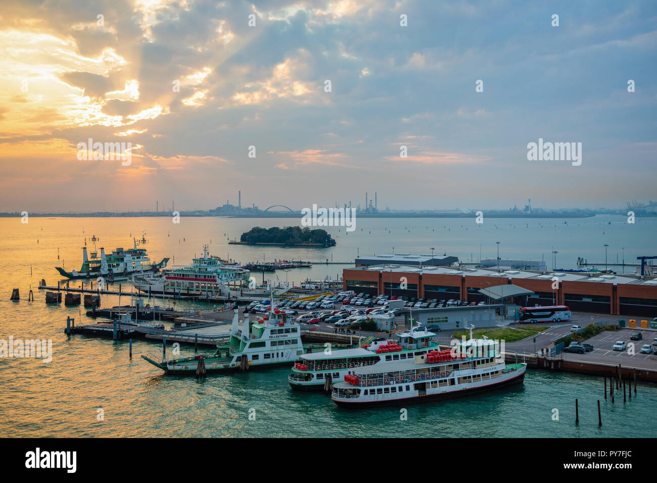 Venice sea port hi-res stock photography and images - Alamy