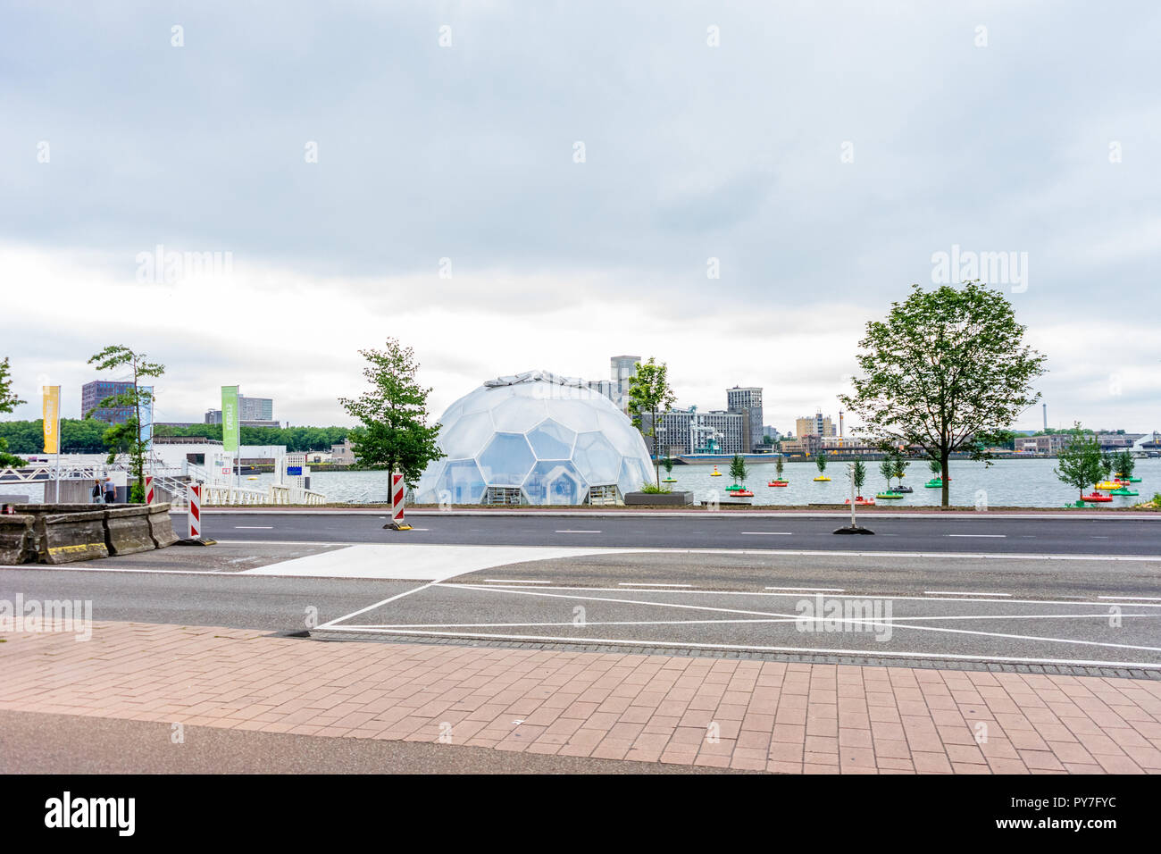 Floating pavilion hi-res stock photography and images - Alamy