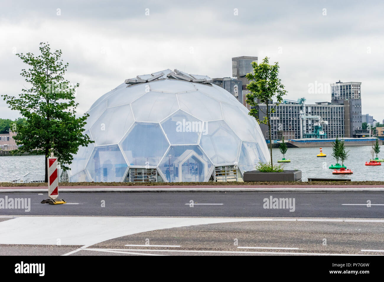 Floating pavilion hi-res stock photography and images - Alamy