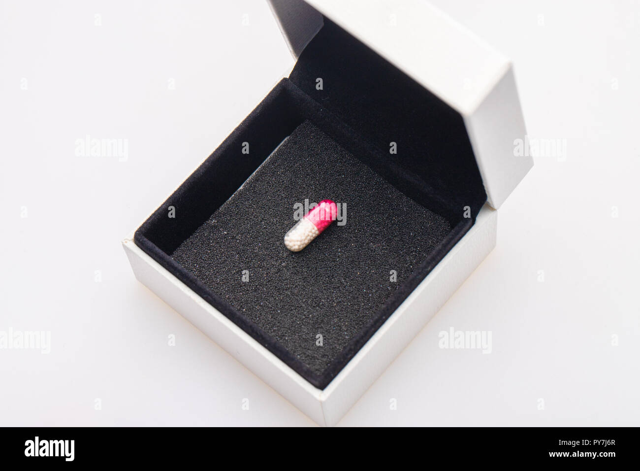 Tablet antibiotic box hi-res stock photography and images - Alamy