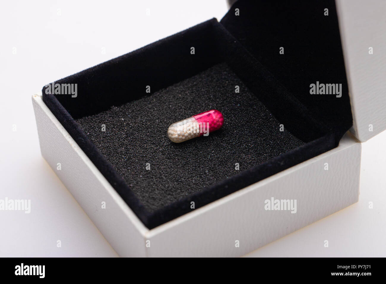 Tablet antibiotic box hi-res stock photography and images - Alamy