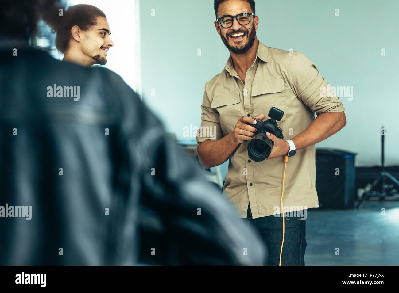 Professional photographer team hi-res stock photography and images - Alamy