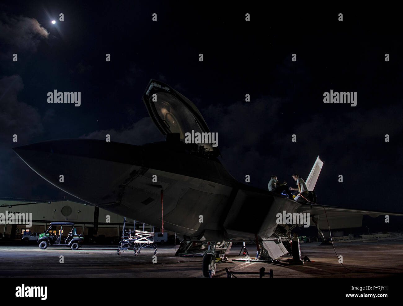 Flying crew chiefs hi-res stock photography and images - Alamy