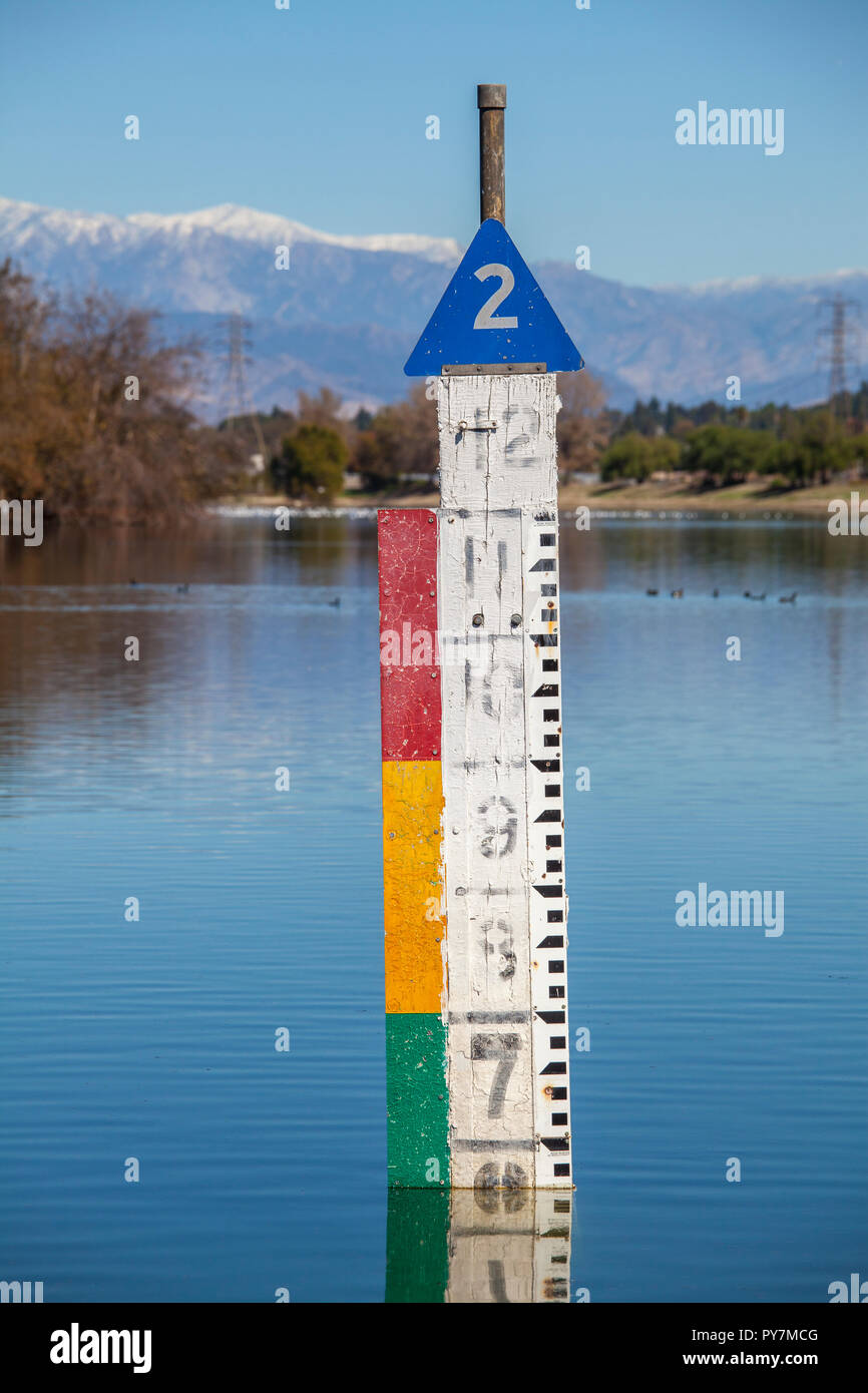 Water level gauge hi-res stock photography and images - Alamy