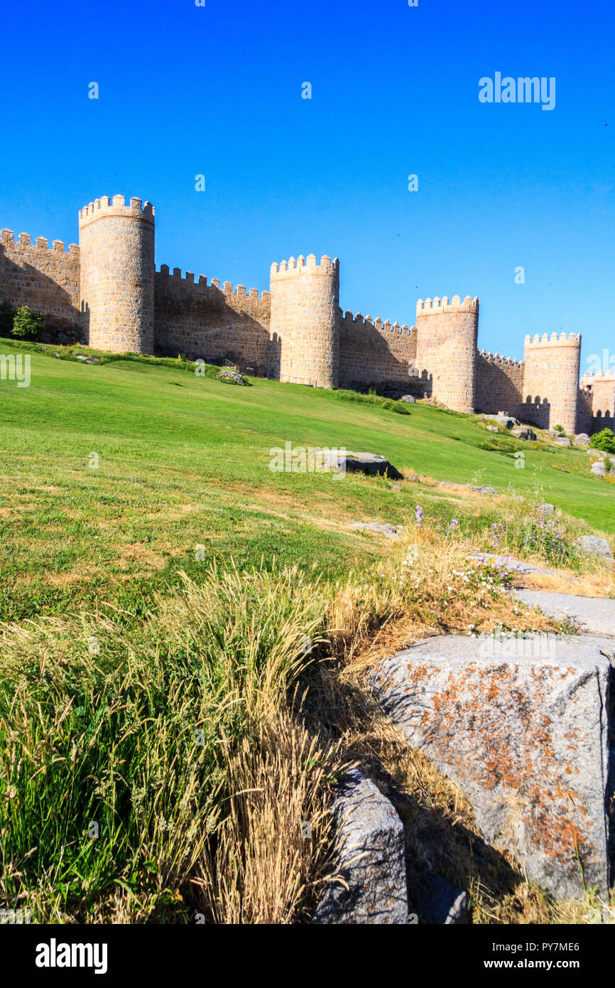 Castellated walls hi-res stock photography and images - Alamy