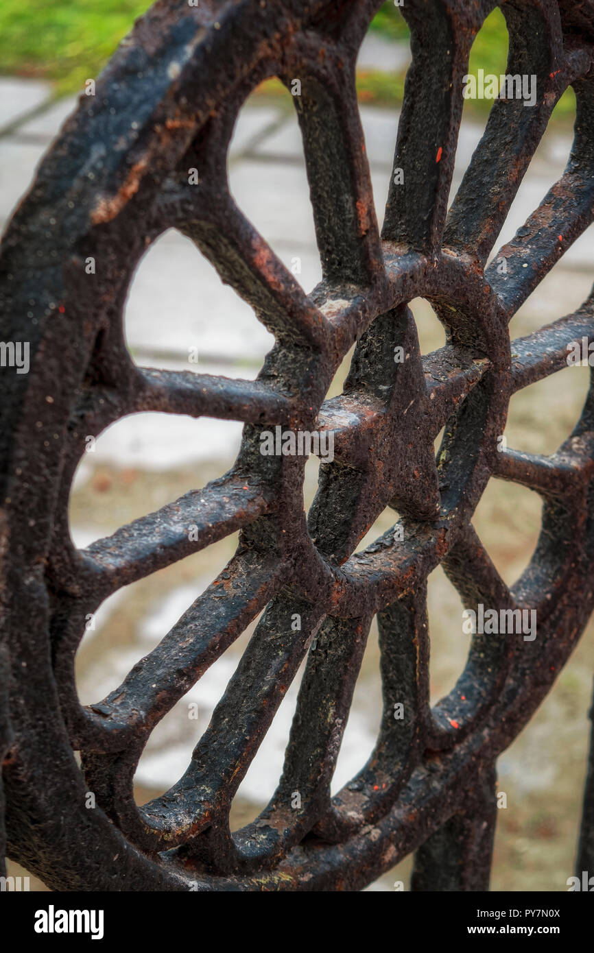 Cast iron fence hi-res stock photography and images - Alamy