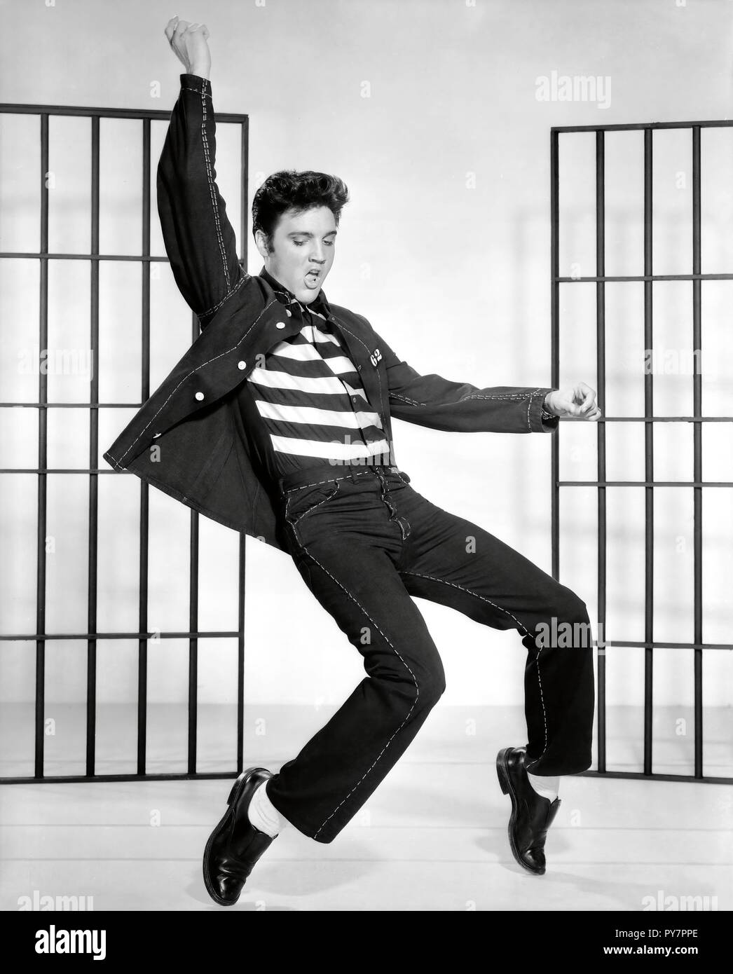 Elvis presley 1950s hi-res stock photography and images - Alamy
