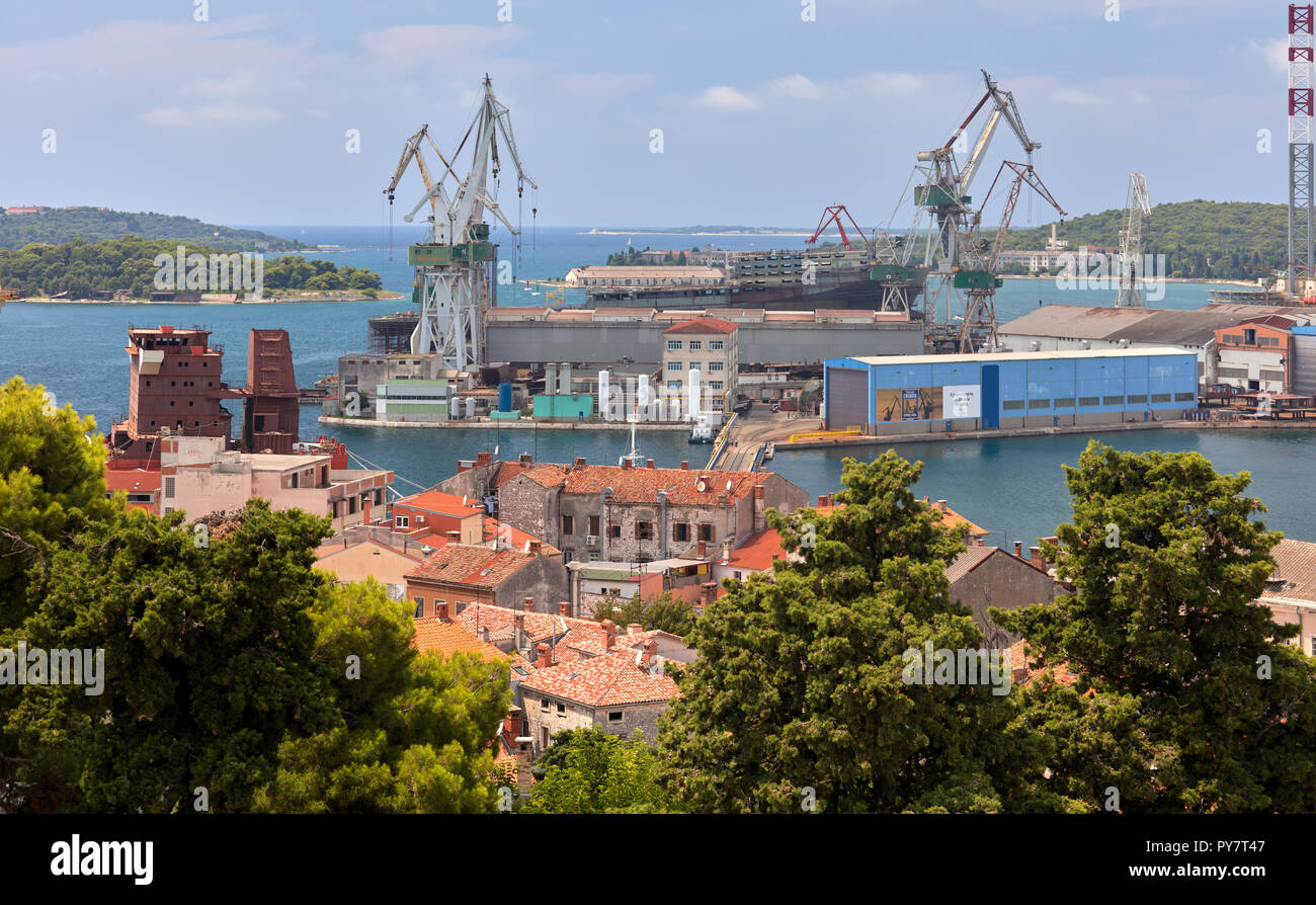 Harbor cranes hi-res stock photography and images - Alamy