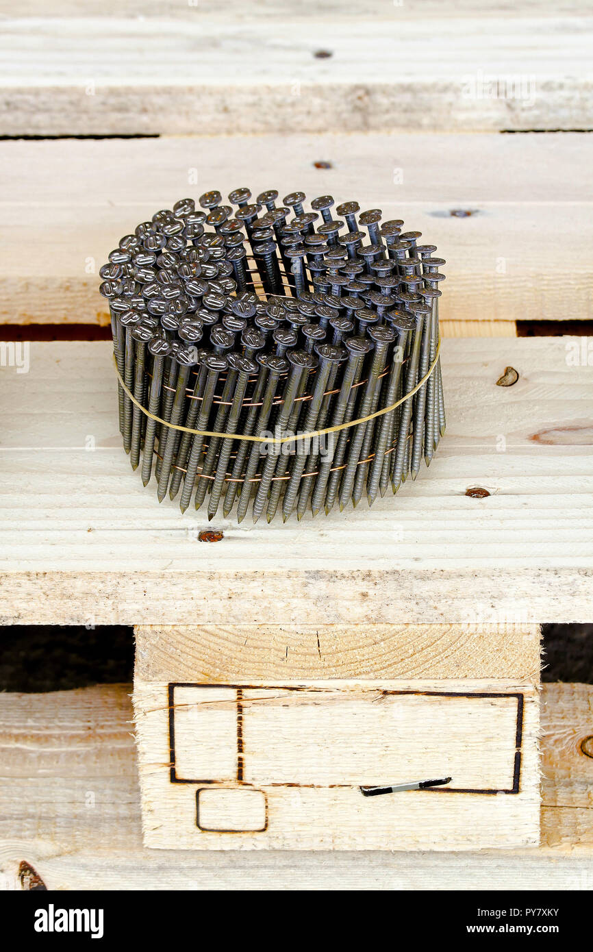 Bunch of quality nails for pallet production Stock Photo - Alamy